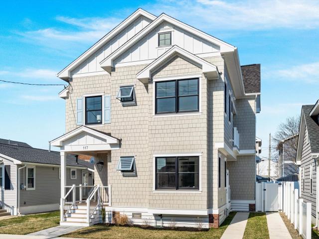117 E Syracuse Avenue