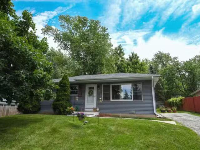 117 FAIRFIELD RD, LINDENHURST, IL 60046 Single Family Residenc.