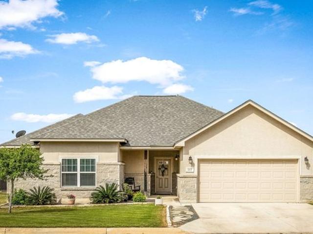 117 Fairway Dr, Floresville, TX 78114