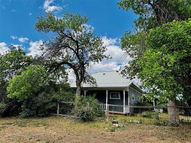 117 Ferry St, Toston, MT 59643
