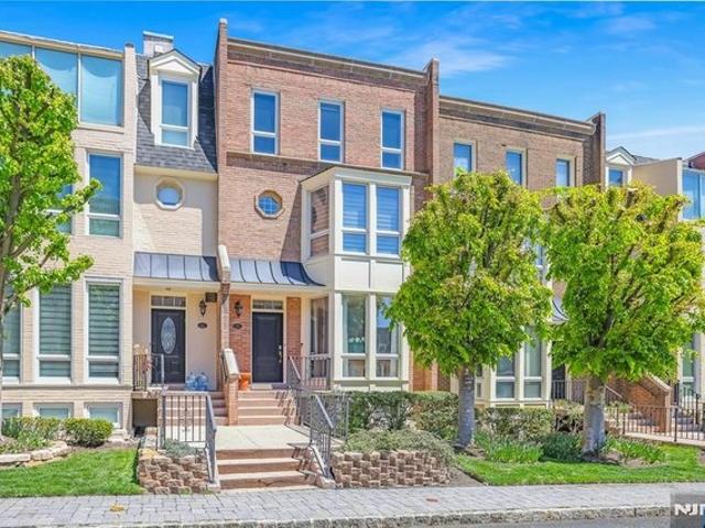 117 Kensington Dr Unit 304, Fort Lee, NJ 07024