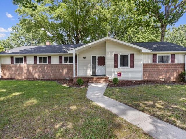 117 Homestead Dr, Colonial Heights, VA 23834