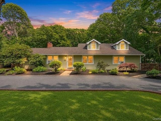 117 Hallock Rd, Lake Grove, NY 11755