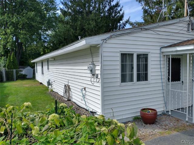 117 Oak Dr, Cicero, NY 13212 | Compass