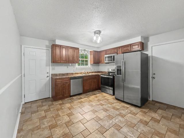 117 Oak Tree Dr
