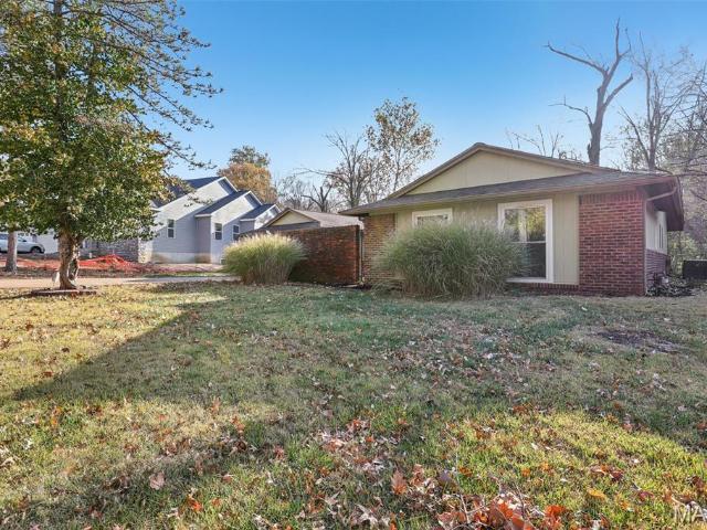 117 Old Oaks Dr, Ballwin, MO 63011 | MLS #26019