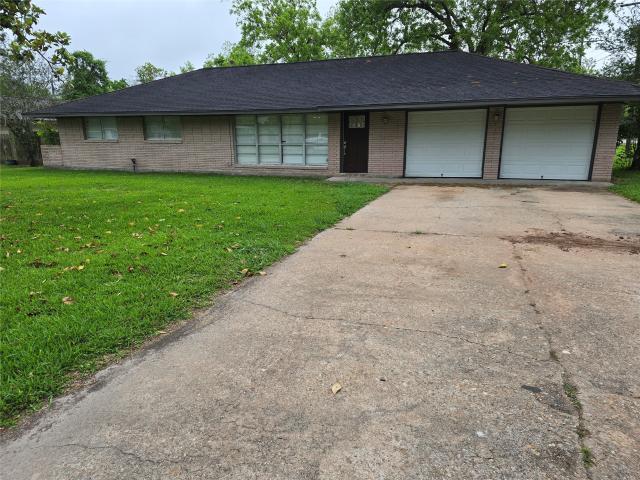 117 Lazy Ln, Lake Jackson, TX 77566 | MLS #72195