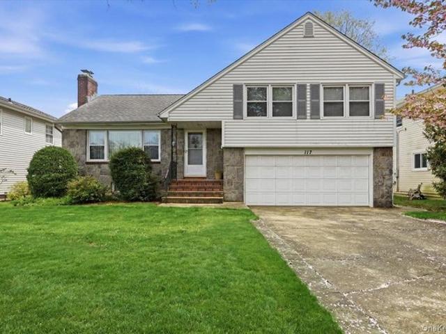 117 Lefferts Rd, Garden City, NY 11530