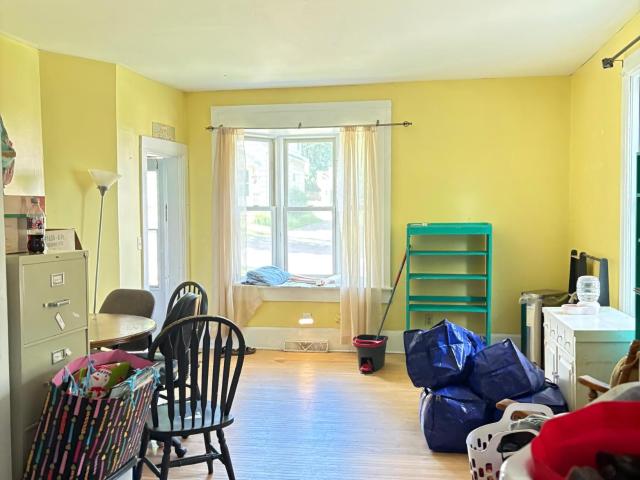 117 Linden Street W