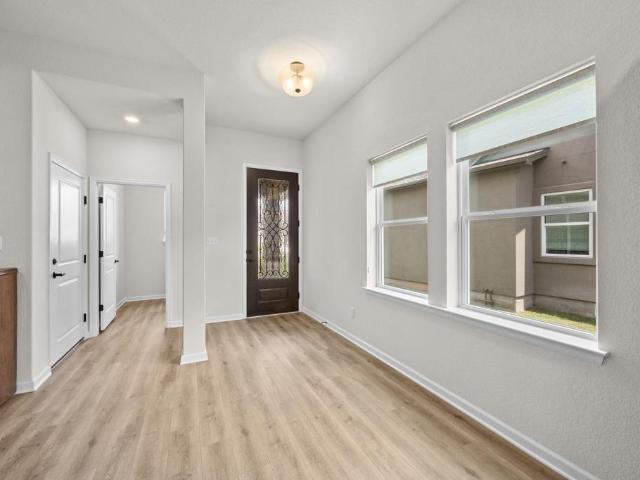117 Monterey Oak Trl