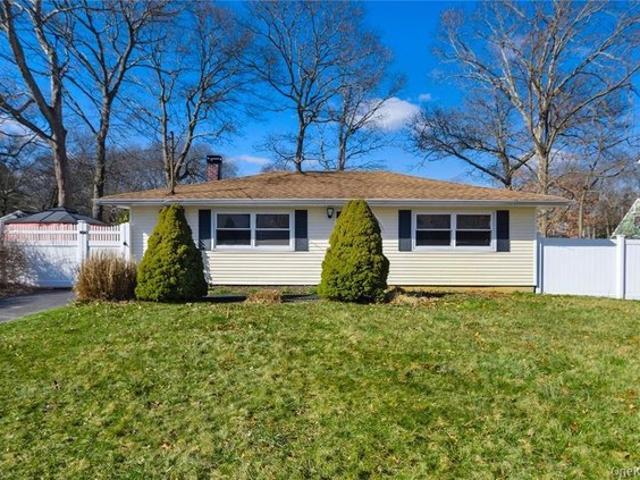 117 Main Ave, Mastic, NY 11950