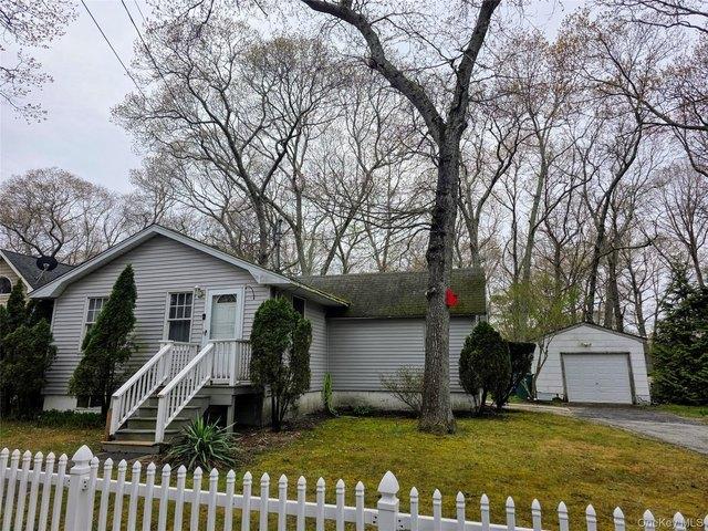 117 Maple Ave, Flanders, NY 11901