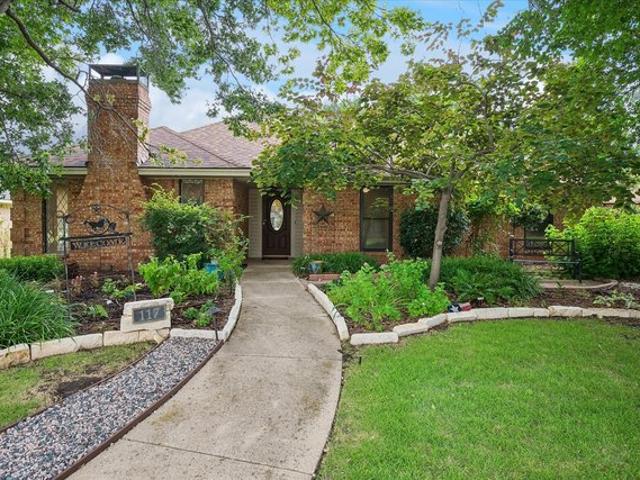 117 Meadowglen Cir, Coppell, TX 75019