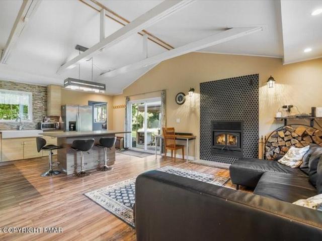 117 Mink Ct, Dingmans Ferry, PA 18328