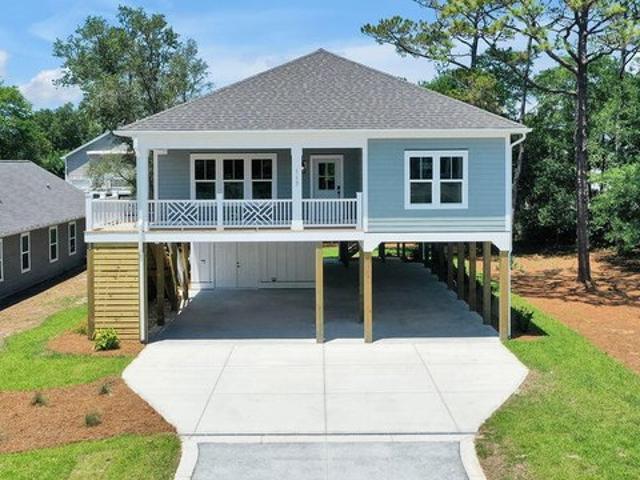 117 NE 17th St, Oak Island, NC 28465