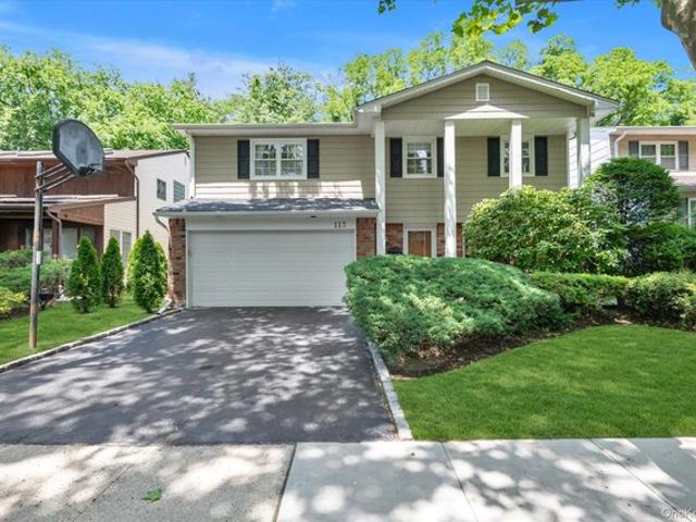 117 Soundview Dr, Port Washington, NY 11050
