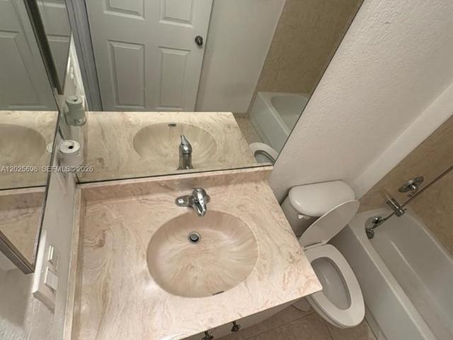117 SE 3rd Ave, 7, Hallandale Beach, FL