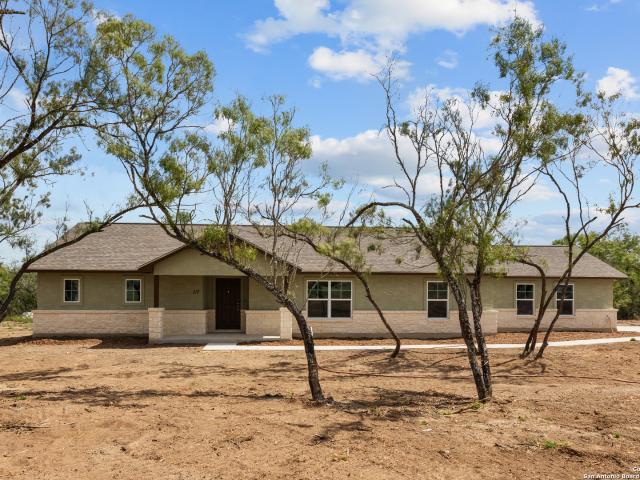 117 Sylas Hayes Loop, Pleasanton, TX 78064 | MLS #1773 | Compass