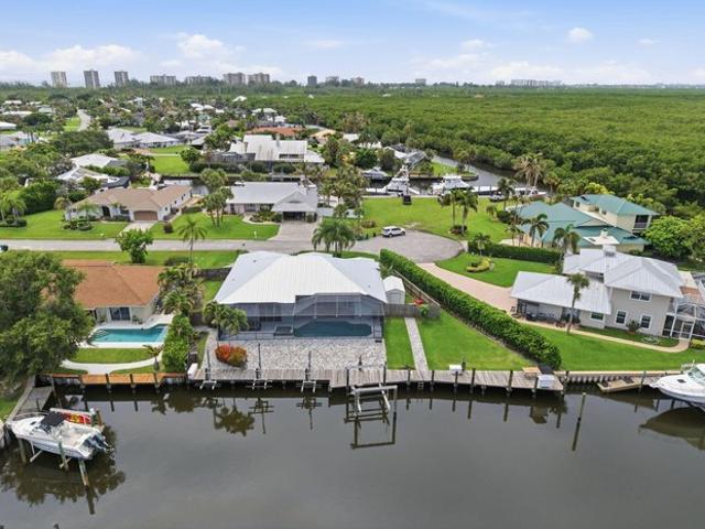 117 Queen Elizabeth Ct, Hutchinson Island, FL 34949