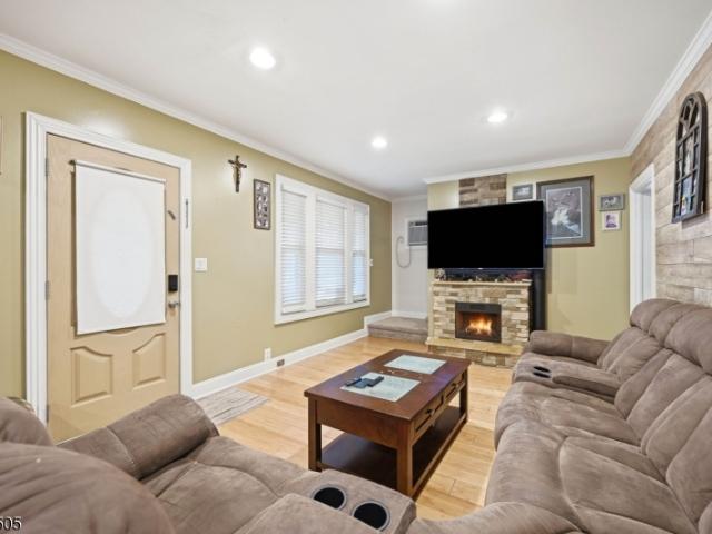 117 Richmond Ave