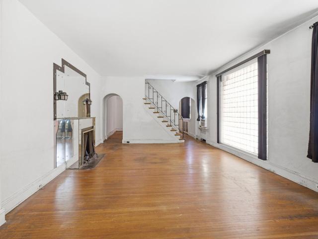 117 W Douglass Street