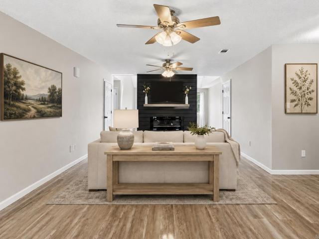 117 W Lea Circle