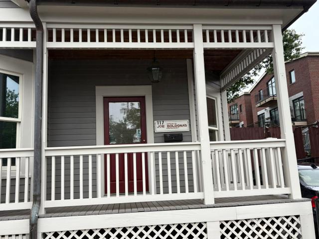 117 W Maxwell Street