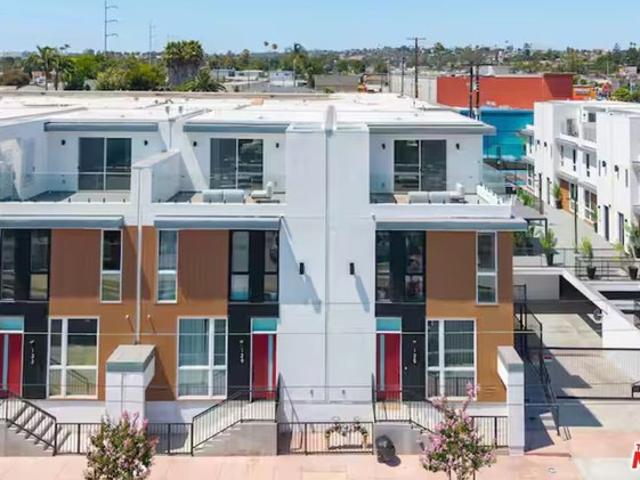 117 W Plymouth St, Inglewood, CA 90302