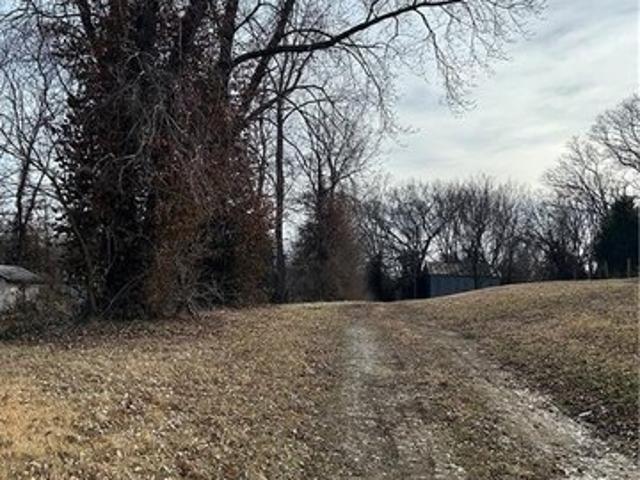 117 W South St, Richmond, MO 64085