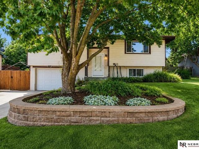 117 Wagon Train Ave, Hickman, NE 68372