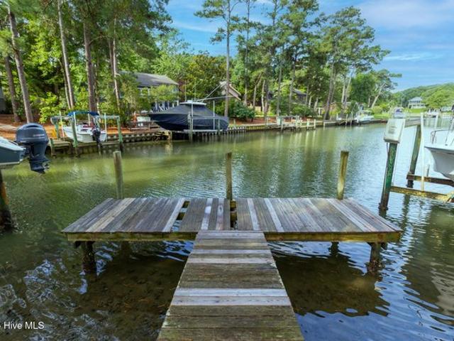 117 White Ash Dr, Pine Knoll Shores, NC 28512