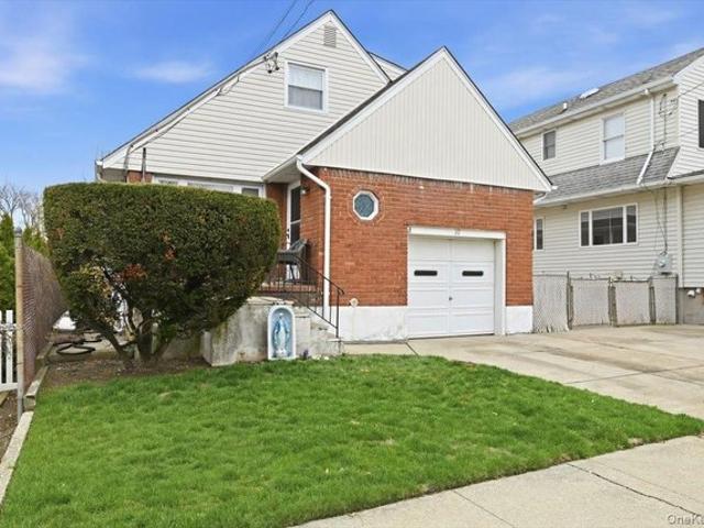 117 Terrace Ave, Floral Park, NY 11001