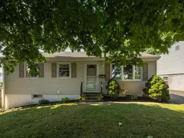 117 TRIANGLE ST, DANBURY, CT 06810 Single Family Residence For.