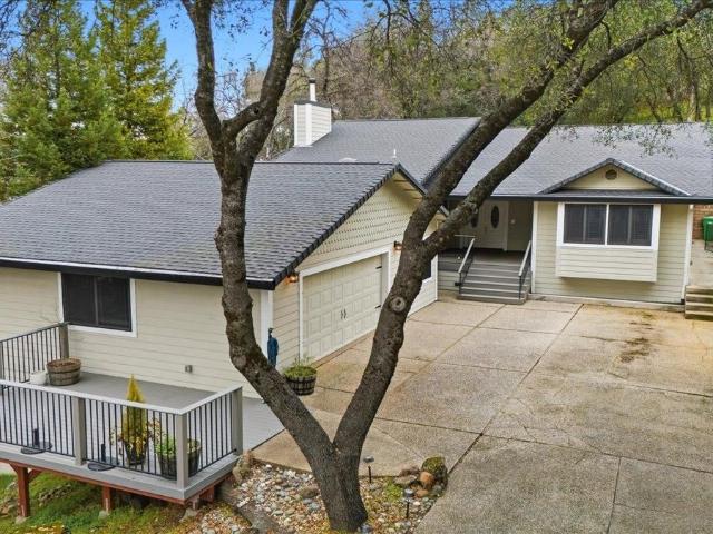 11845 Goldfinch Ct, Penn Valley, CA