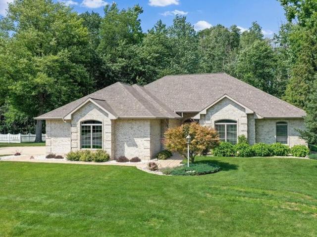 1184 Pleasant Valley Dr, Oneida, WI 54155