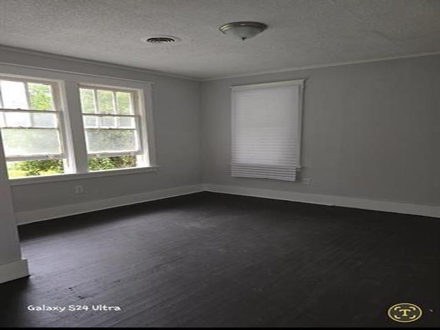 1184 saxon ave