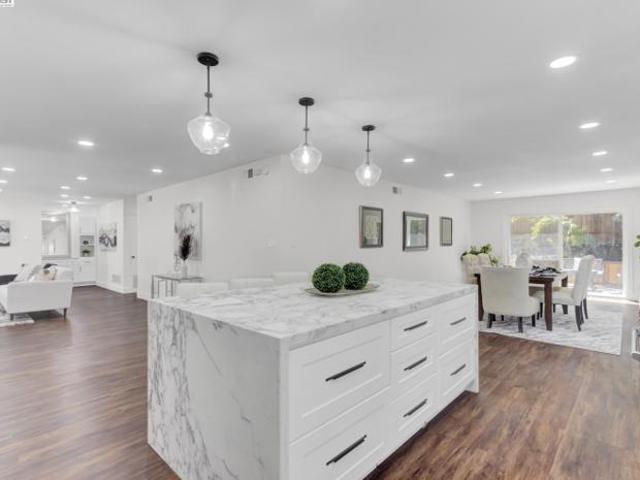 1185 Mustang Dr, Danville, CA 94526
