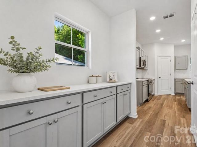 1185 Stoneglen Dr, Granite Quarry, NC 28146