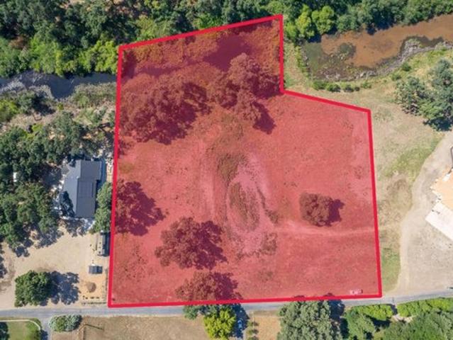 1185 S Riverbend Ave, Sanger, CA 93657
