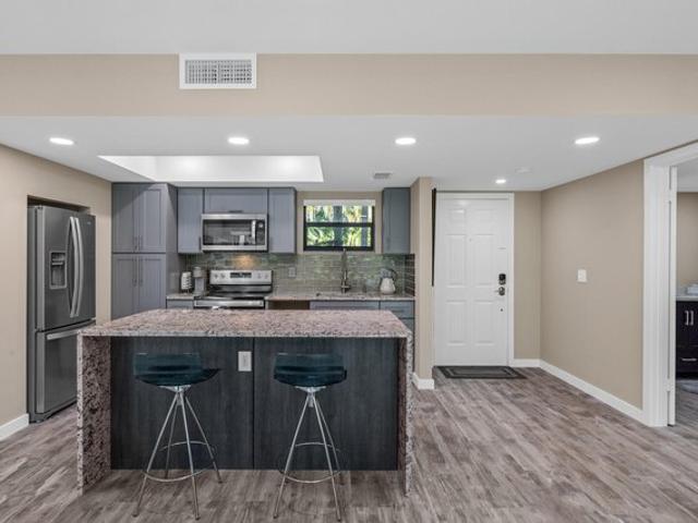 11863 Wimbledon Cir Apt 438, Wellington, FL 33414