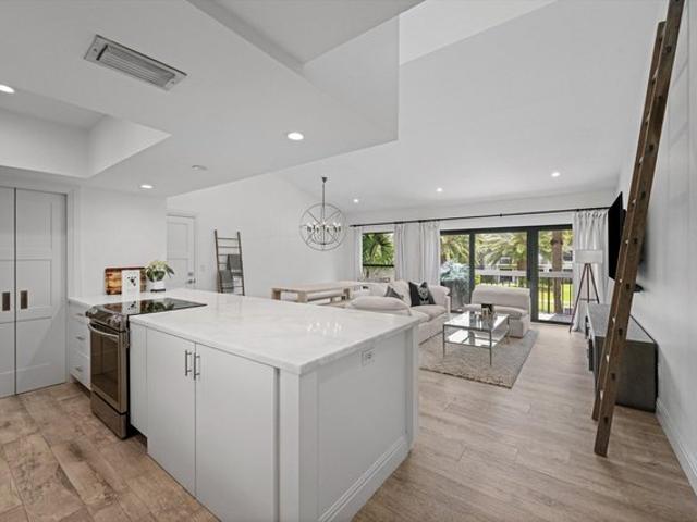 11863 Wimbledon Cir Apt 532, Wellington, FL 33414