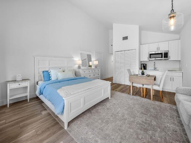 11863 Wimbledon Circle 504, Wellington, US, FL