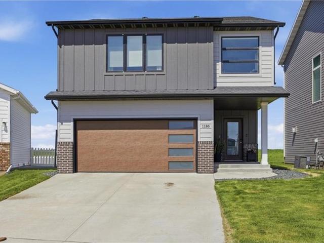 1186 Albert Ct W, West Fargo, ND 58078