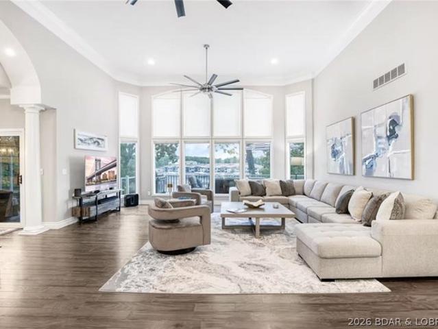 1186 Grand Cove Dr, Sunrise Beach, MO 65079