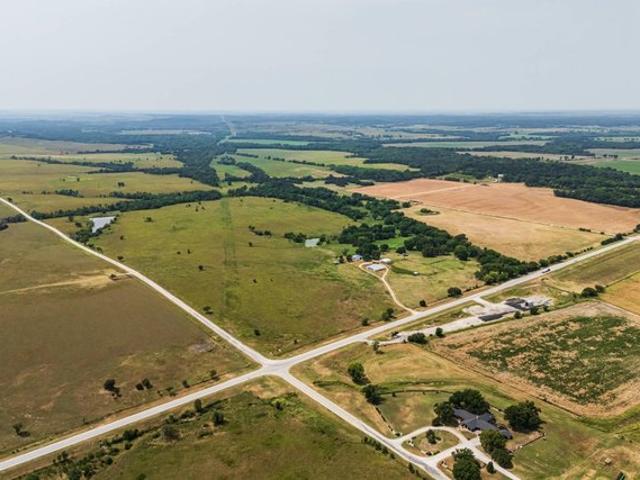 1186 Highway 166, Caney, KS 67333