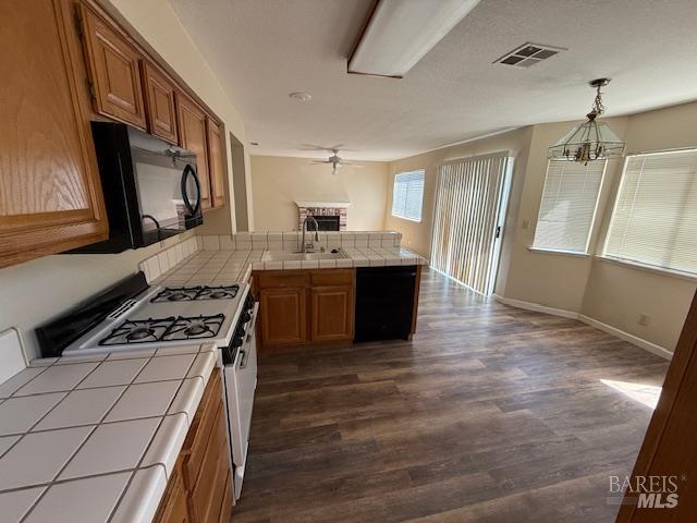 1187 Notre Dame Cir, Vacaville, CA 95687 | MLS #326037 | Compass