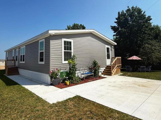 1187 Ironstone Dr, Mount Pleasant, MI 48858
