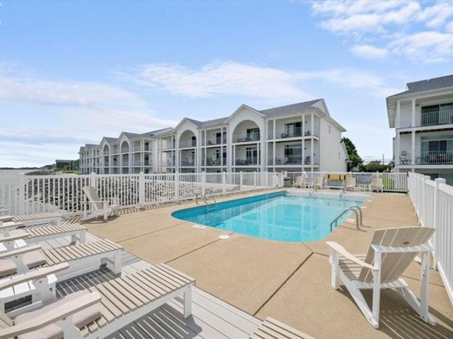 1187 W Lakeshore Dr, Port Clinton, OH 43452