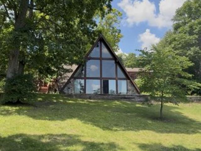 11881 Westshore Dr, Pinckney, MI 48169
