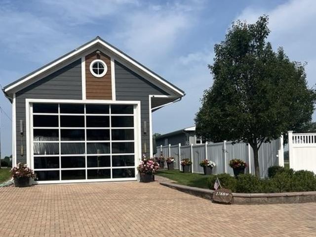 11889 N Forest Dr, Syracuse, IN 46567